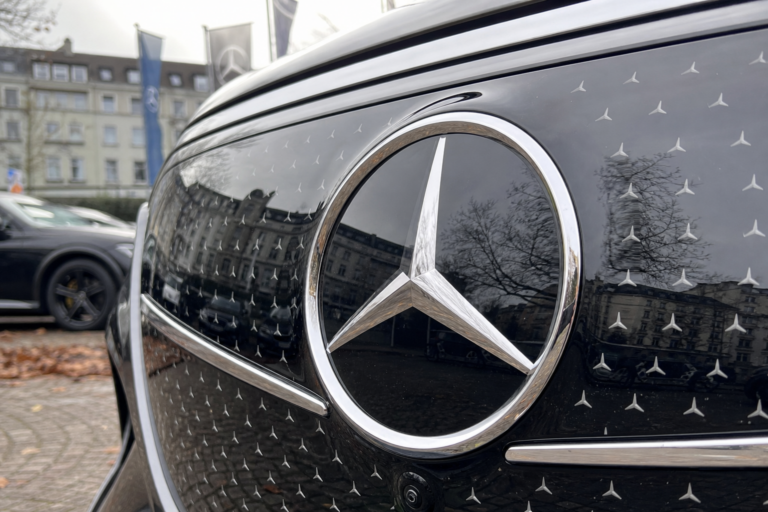 Mercedes-sjefen ble bilbransjens EU-stemme: nå advarer han mot kollaps ...
